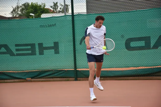 Licencié au club de Riorges, Tom Paris vise les qualifications de ...