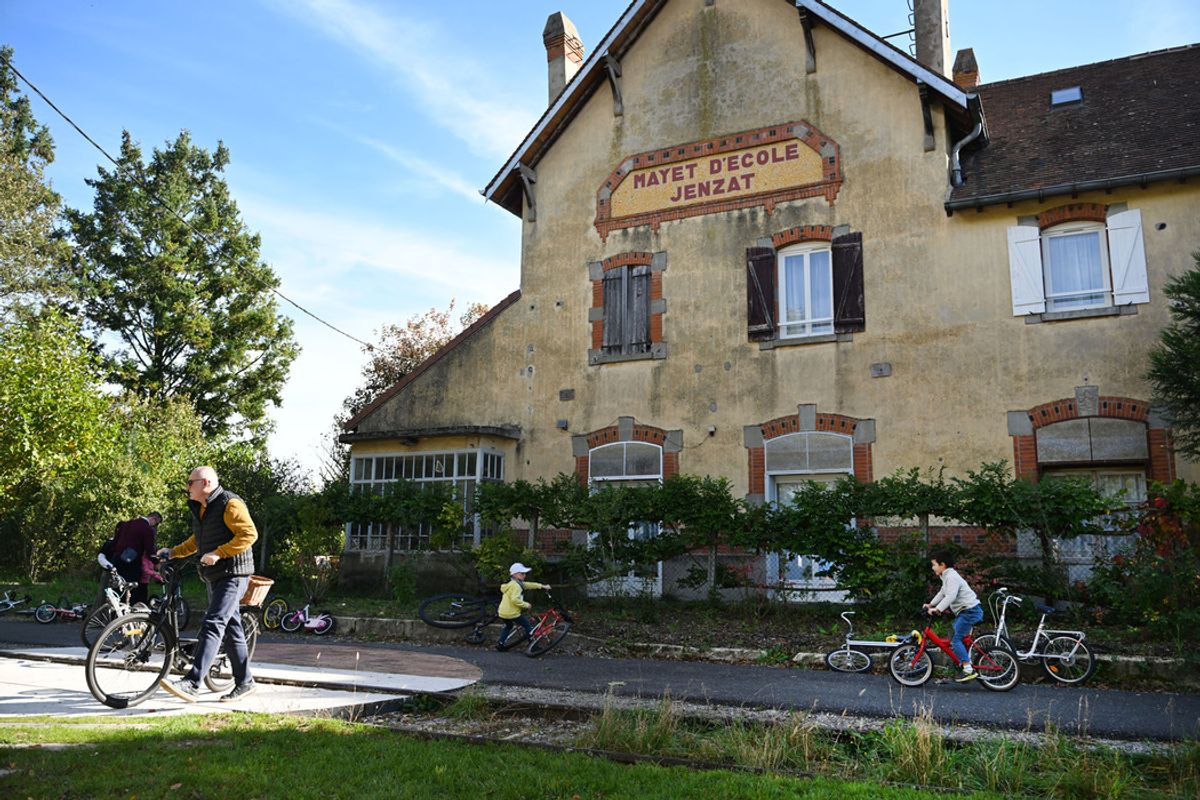 La voie ferrée devient verte entre Gannat et Bayet - La Montagne