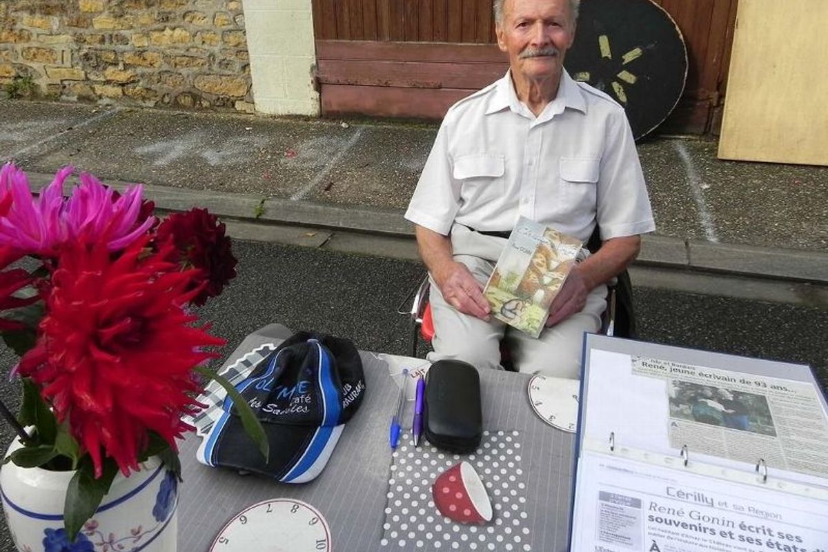 AINAY LE CHATEAU. René Gonin a dédicacé son roman - La Montagne