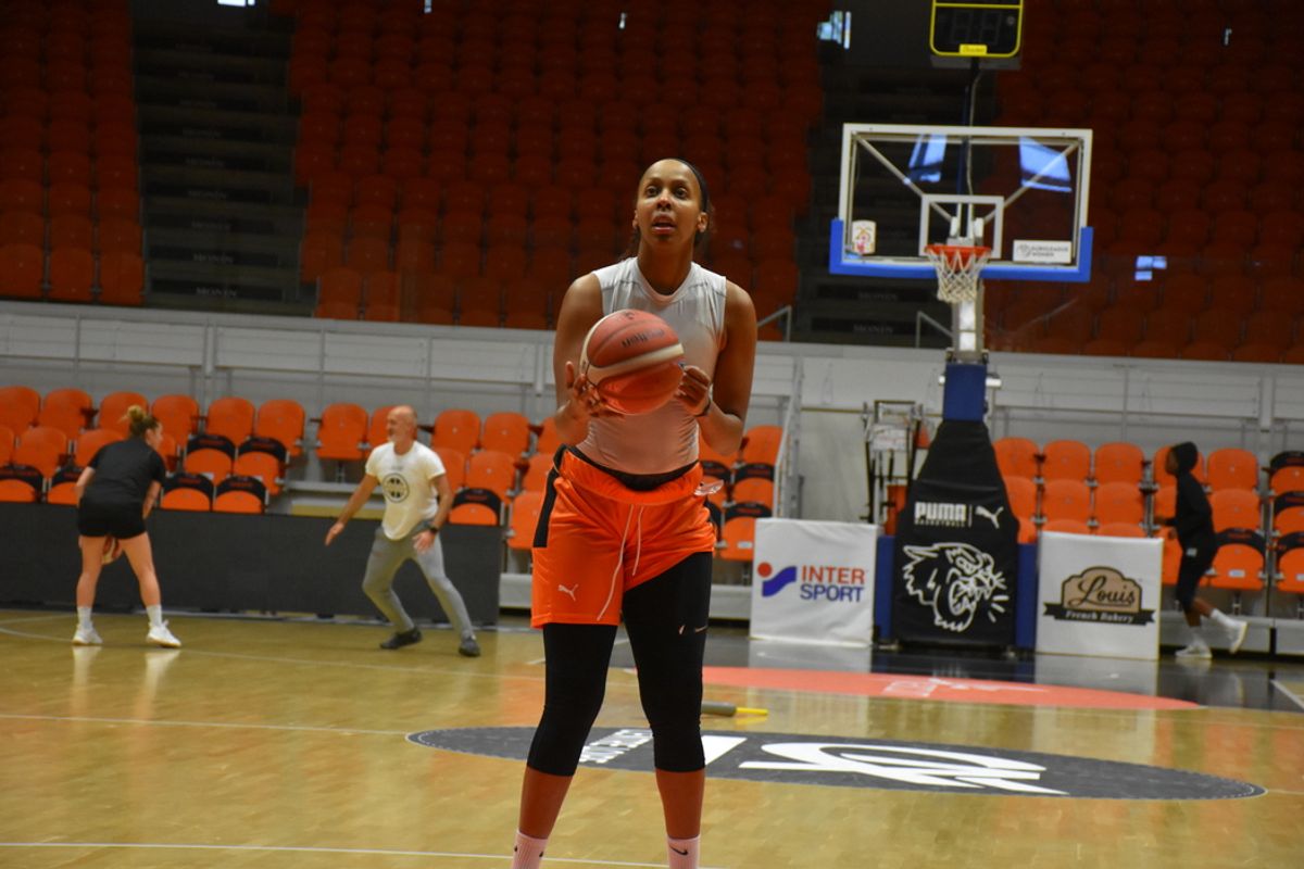 Farhiya Abdi fera ses débuts avec le Bourges Basket ce samedi soir contre Angers - Le Berry ...