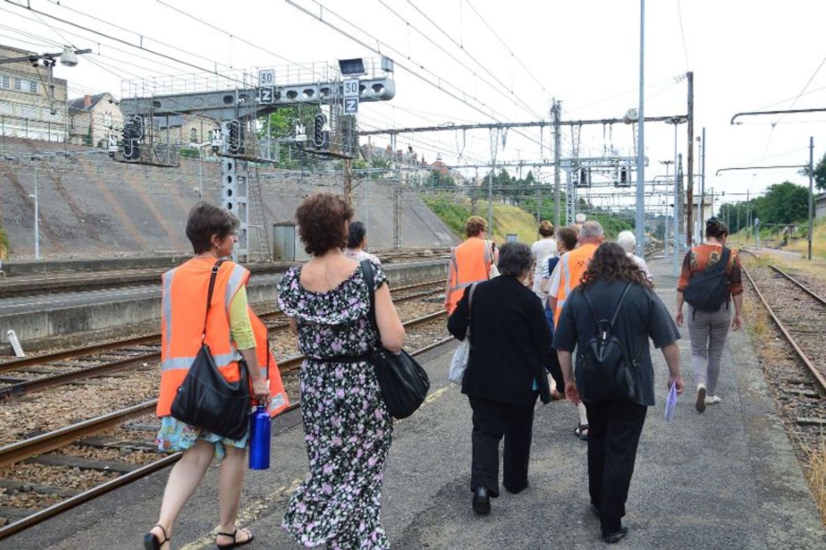 Pour l’Été des entreprises, la gare SNCF a ouvert son poste d’aiguillage à un groupe de ...