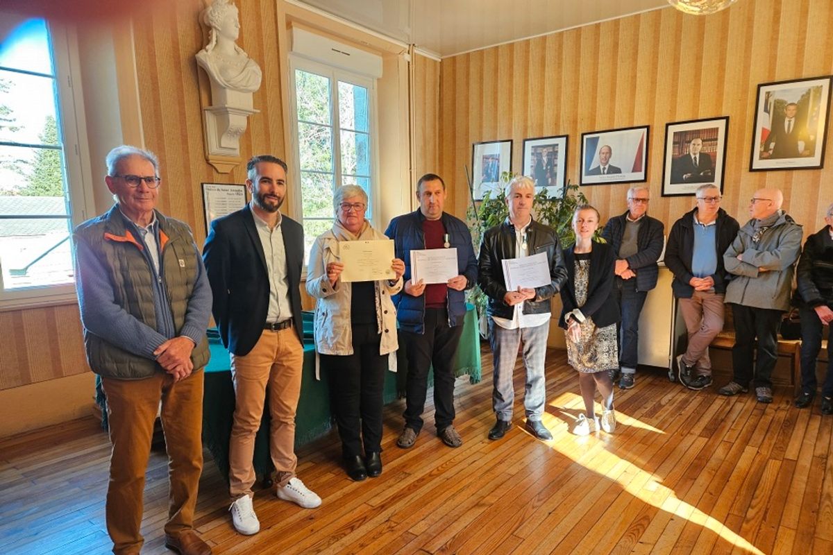 SAINT AMANDIN. Trois employés communaux médaillés - La Montagne