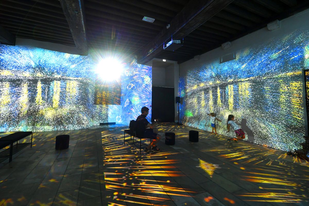 Les œuvres de Van Gogh réinventées au centre d'art numérique du château ...