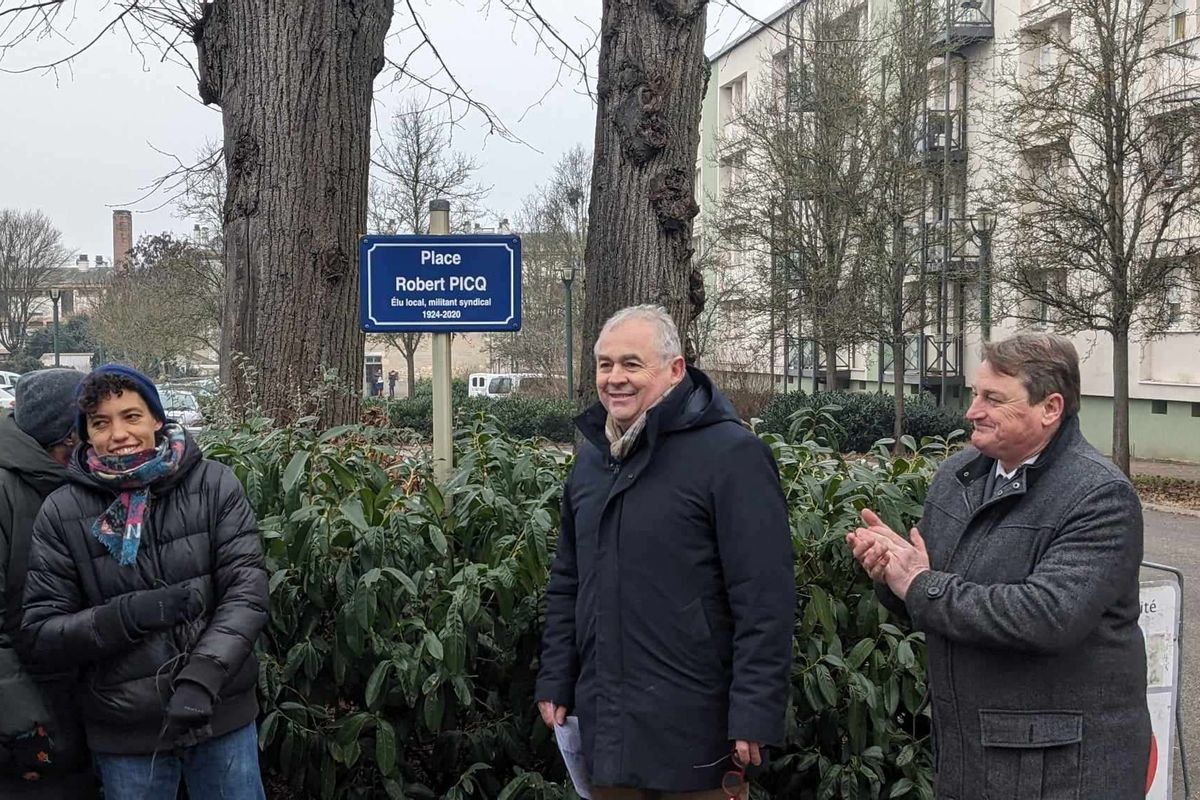 Deux pacifistes à l’honneur sur la place charitoise - Le Journal du Centre
