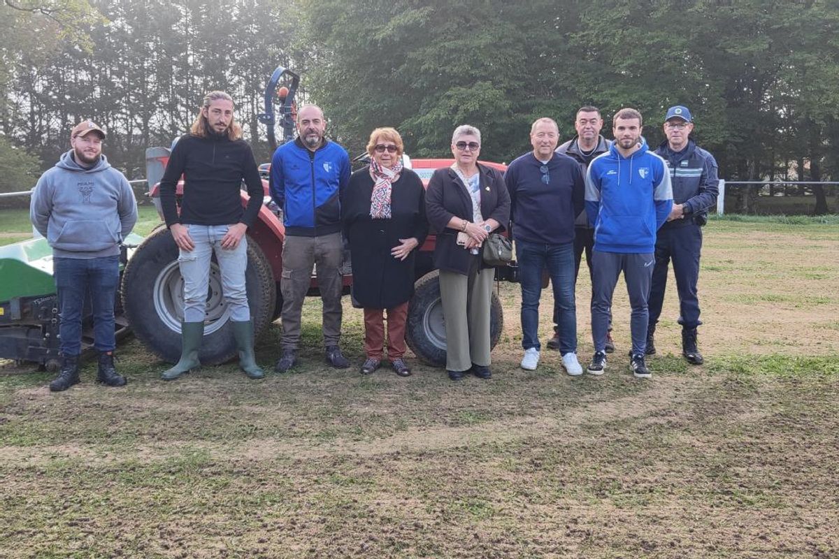 Le terrain principal du stade de Jouet-sur-l'Aubois fait peau neuve ...