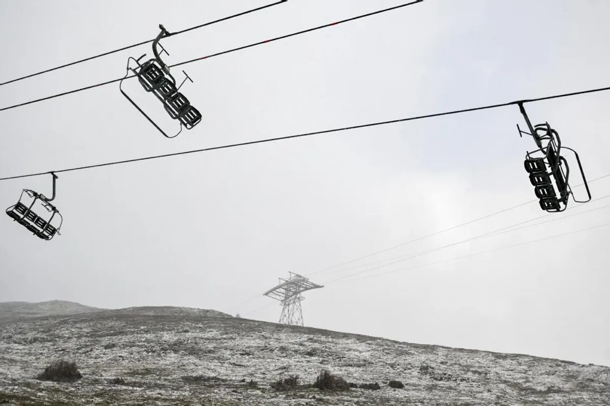 Il fait une chute de 70 m depuis le télésiège : un ancien joueur de ...