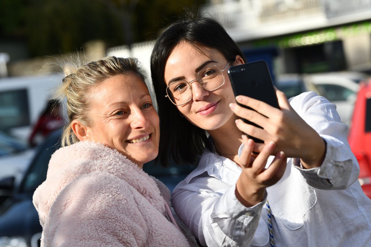 Agathe Auproux de passage à Guéret pour une séance de dédicaces - La ...
