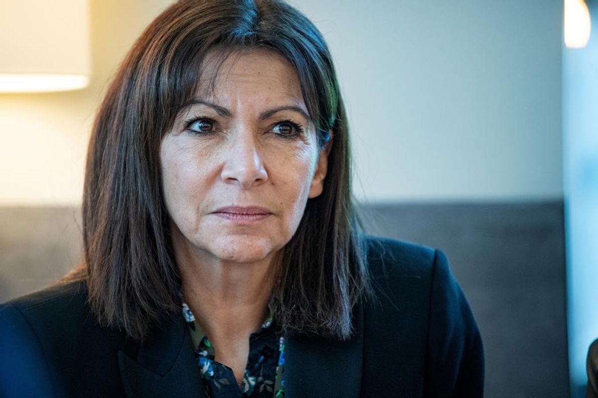 La combinaison que portait Anne Hidalgo pour se baigner dans la Seine ...