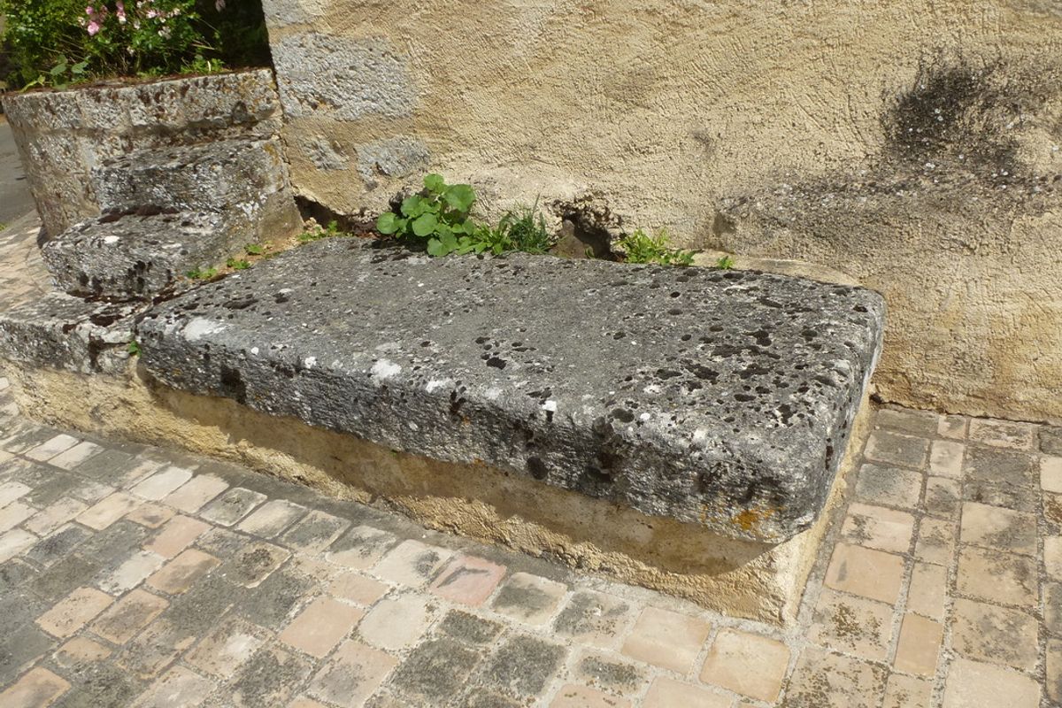 Une grande pierre plate : reconnaissez-vous ce lieu mystère ? - Le ...