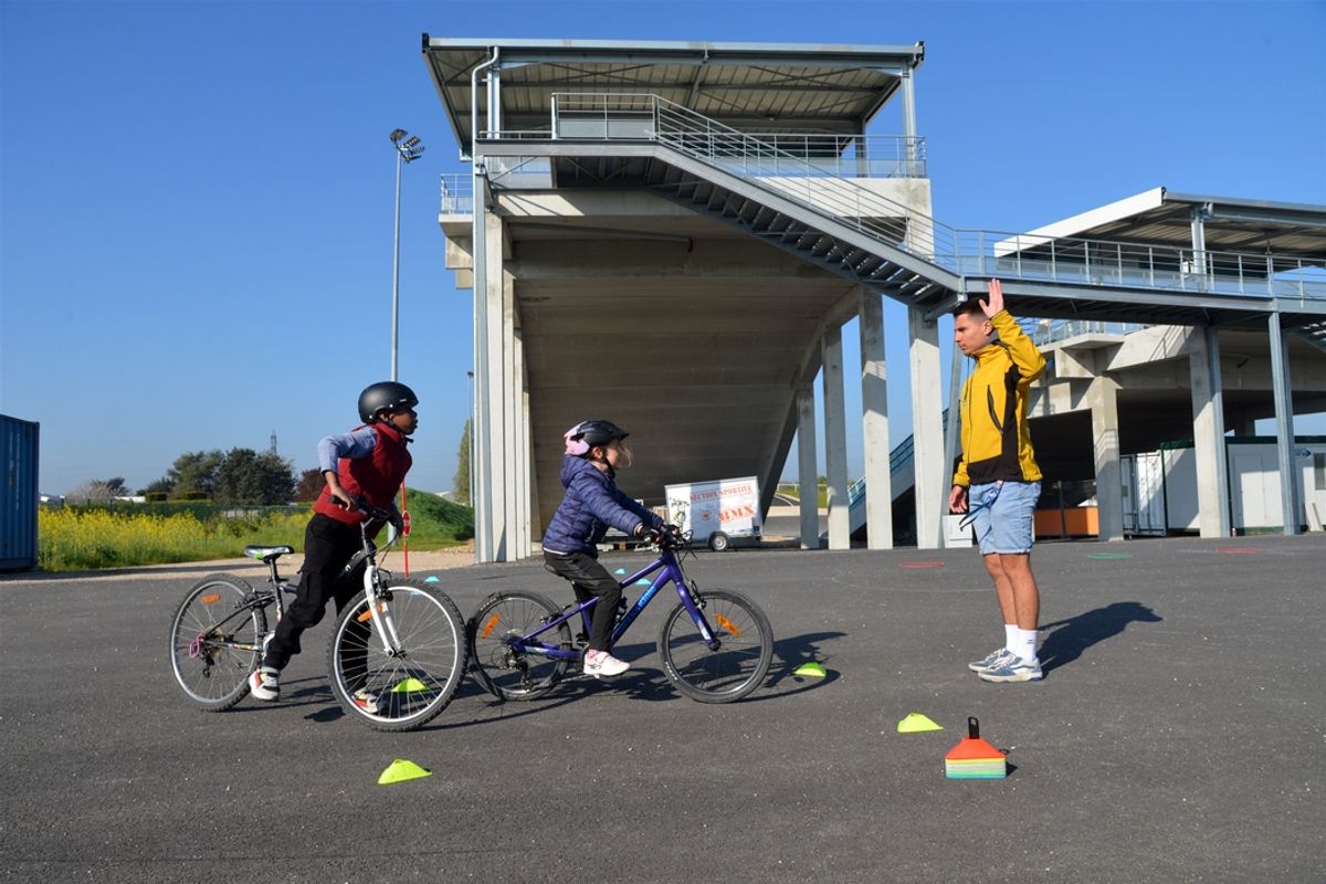 Apprendre aux enfants à faire du vélo et circuler en sécurité - La ...