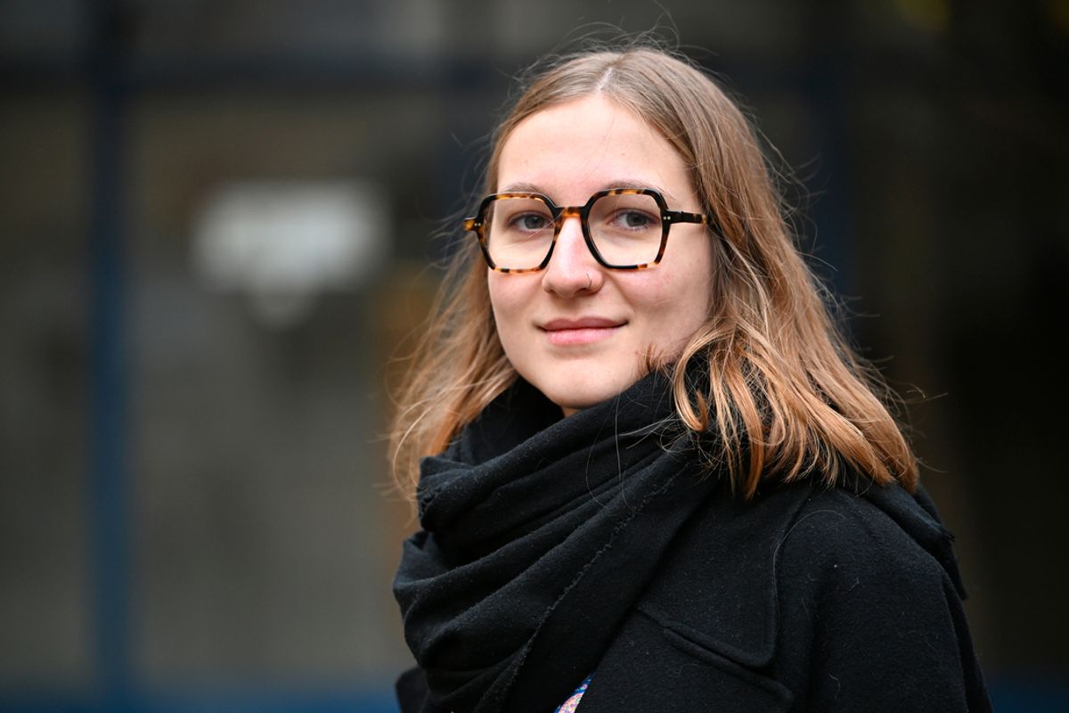 "Ils vivent dans l'incertitude permanente" : la Neversoise Emma Bernard ...