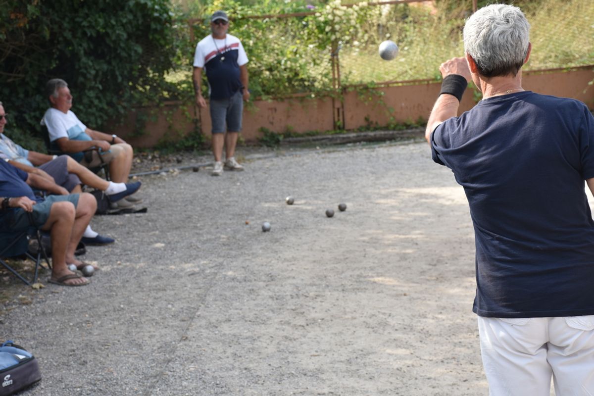 Les parties de pétanque rythment l'été des Sénonais - L'Yonne Républicaine