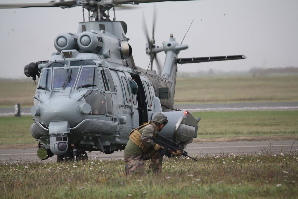 Commandos, A400M, Rafale, hélicoptères... Le ciel du Loiret au cœur de ...