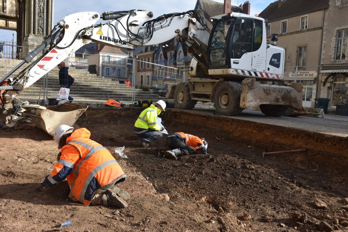 Fouilles autour de la cathédrale de Chartres : qu'ont trouvé les ...
