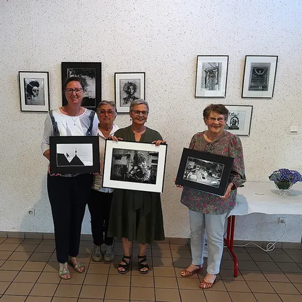 Exposition de photographies argentiques : plus de 100 clichés en noir ...