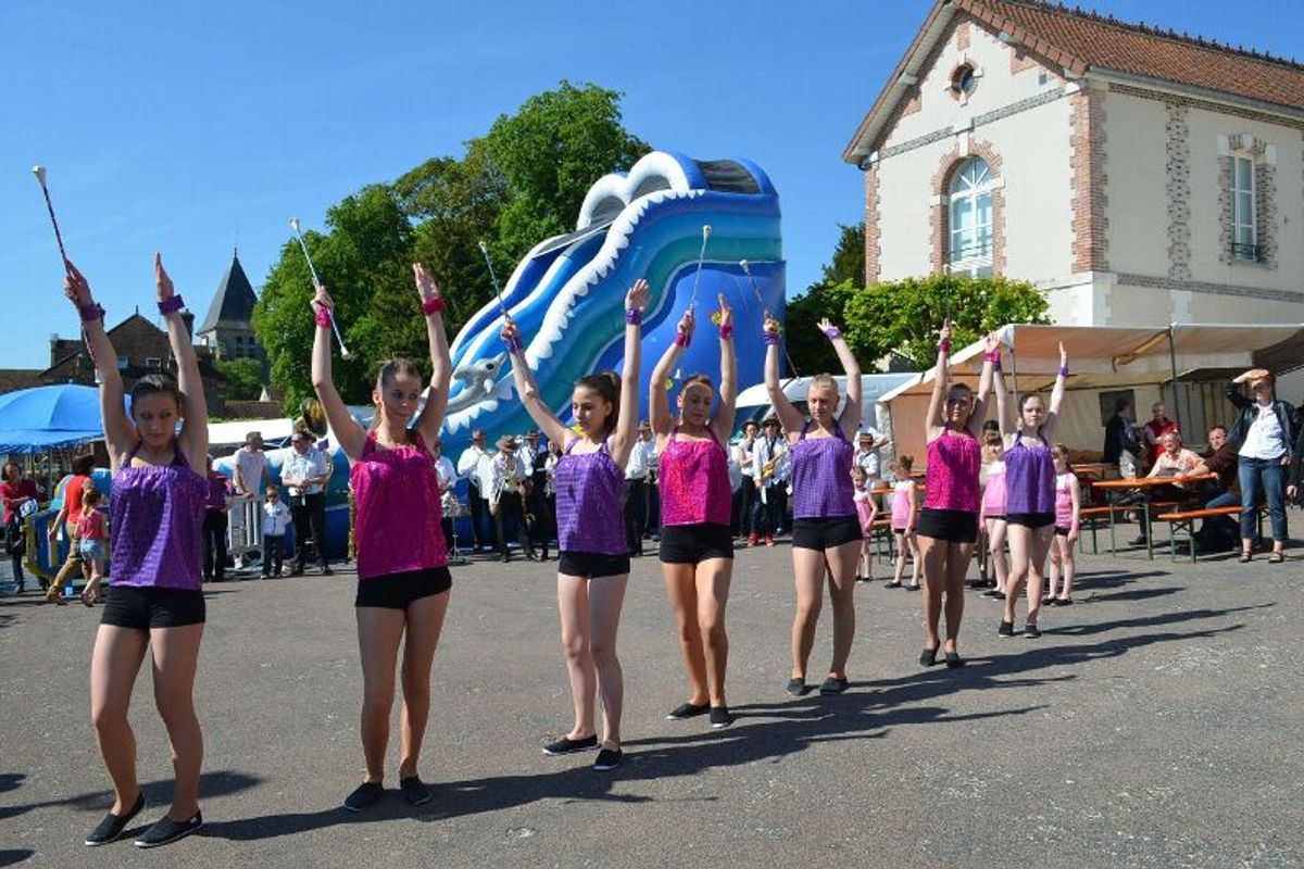 Les majorettes sont prêtes pour leur show - L'Yonne Républicaine