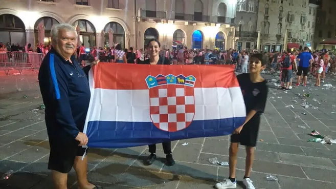 Coupe du Monde : la famille Zatela partagée avant France-Croatie - La ...