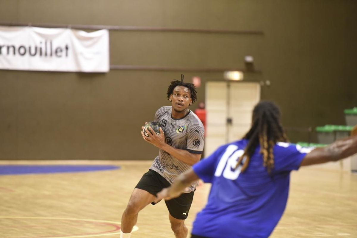 Handball : après onze mois d'absence, Lyvio Asabina (USDV) retrouve la ...