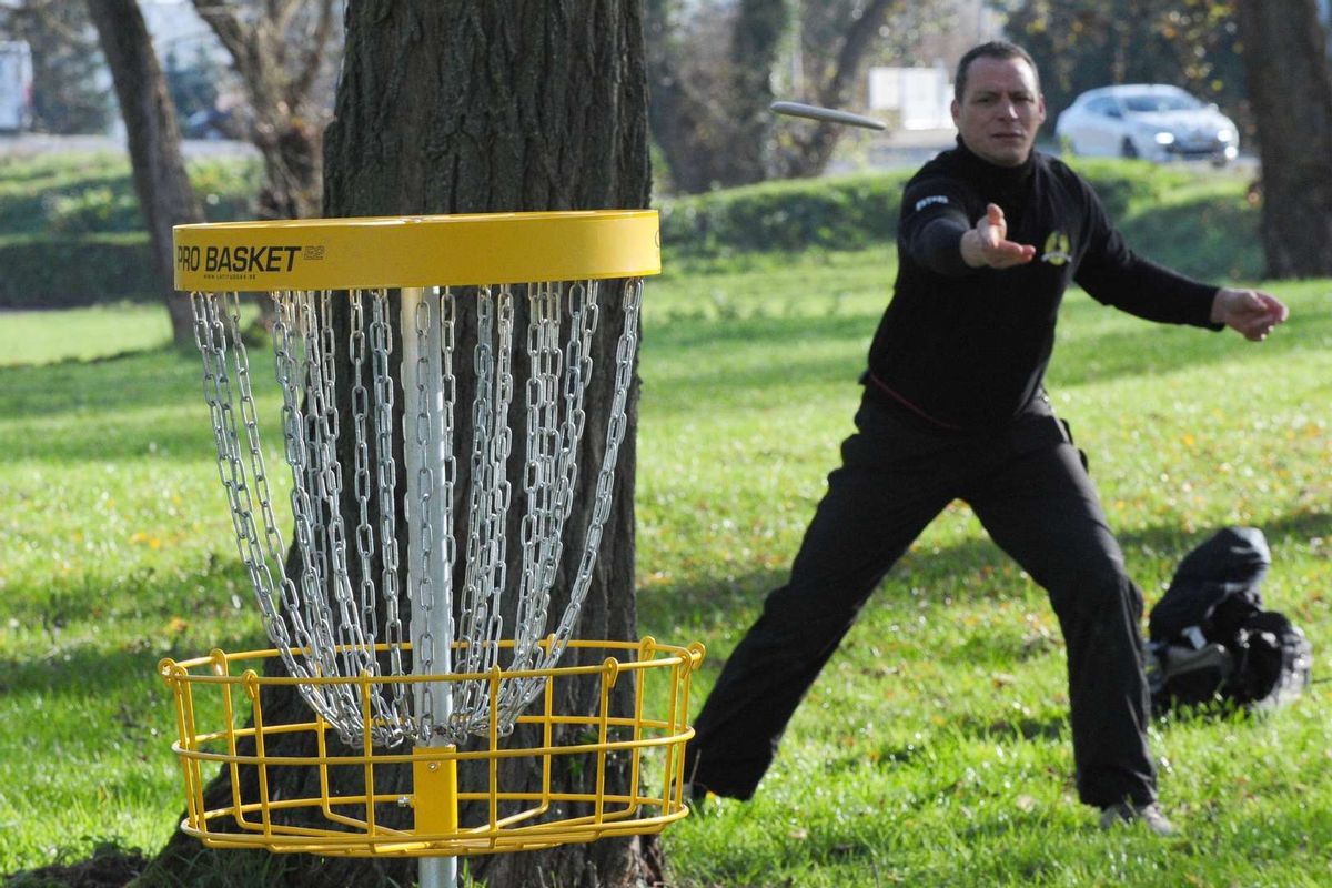 Le disc golf veut faire son trou à Vichy - La Montagne
