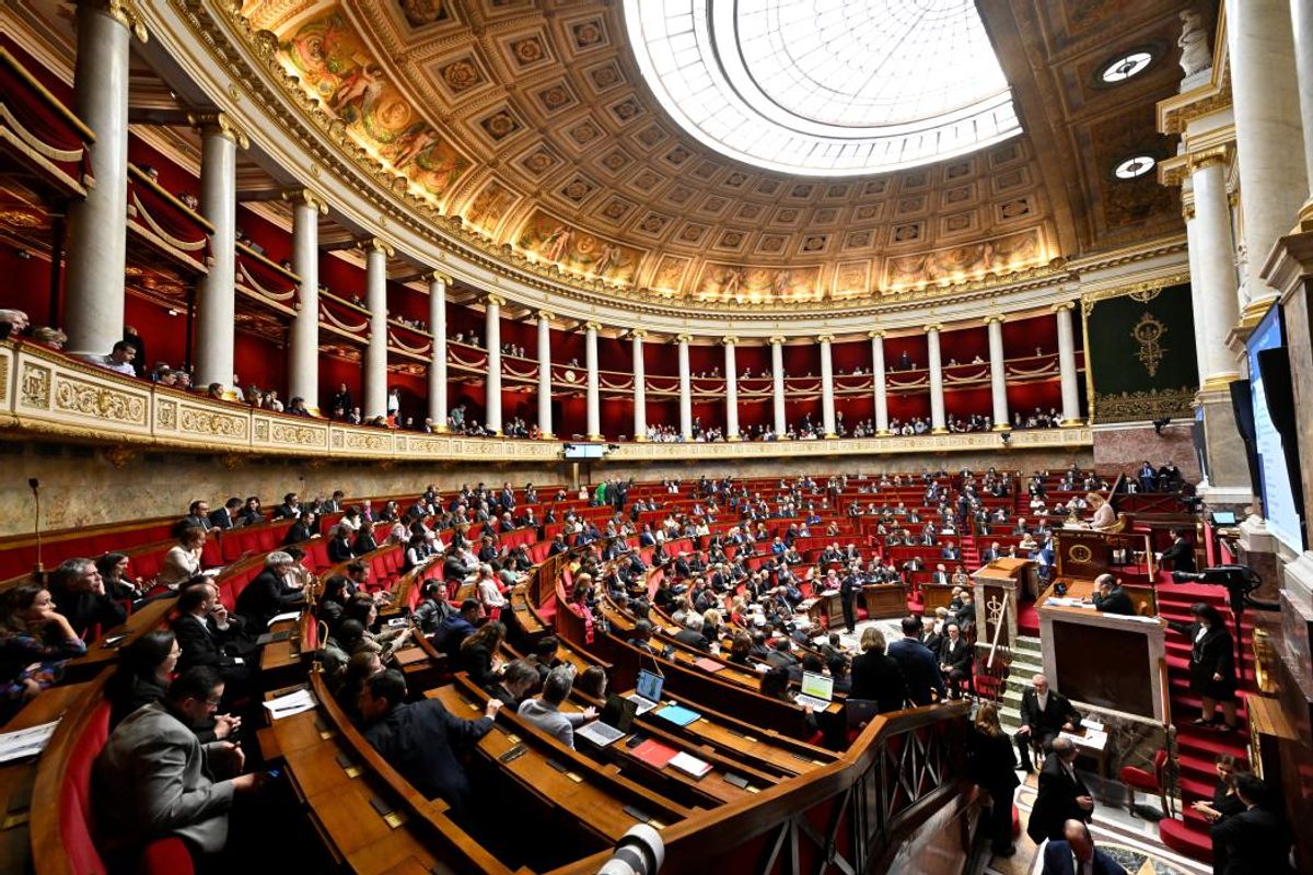 Fin de vie : l'Assemblée vote en faveur du "droit à l'aide à mourir ...