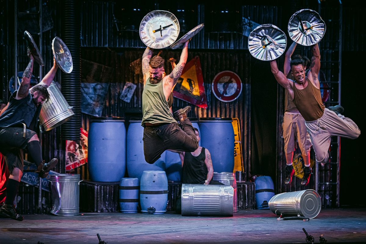 Stomp : le spectacle culte, entre danse urbaine et percussions, arrive à Clermont-Ferrand - La ...