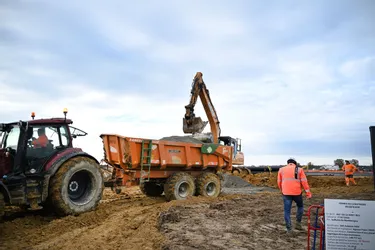 La journaliste Ambre Godillon touchée au visage par un projectile lors ...