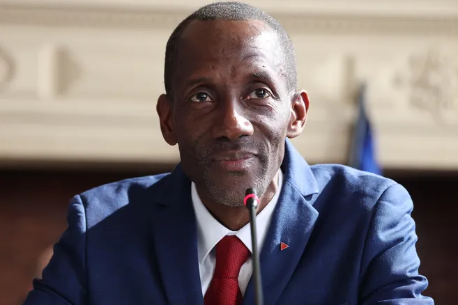Emmanuel Macron à Saint-Denis : première rencontre avec Bally Bagayoko ...