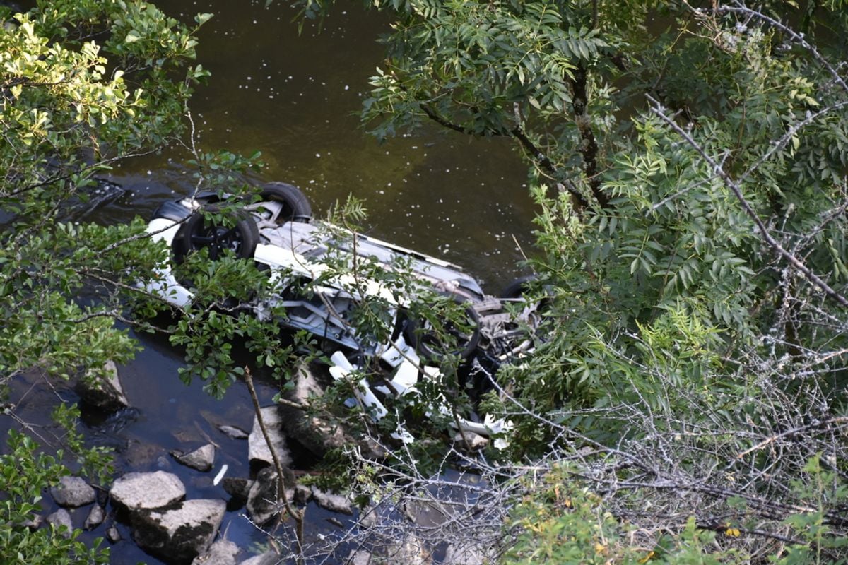 Deux jeunes de 21 et 22 ans tués dans une sortie de route dans les gorges de la Sioule, dans l ...