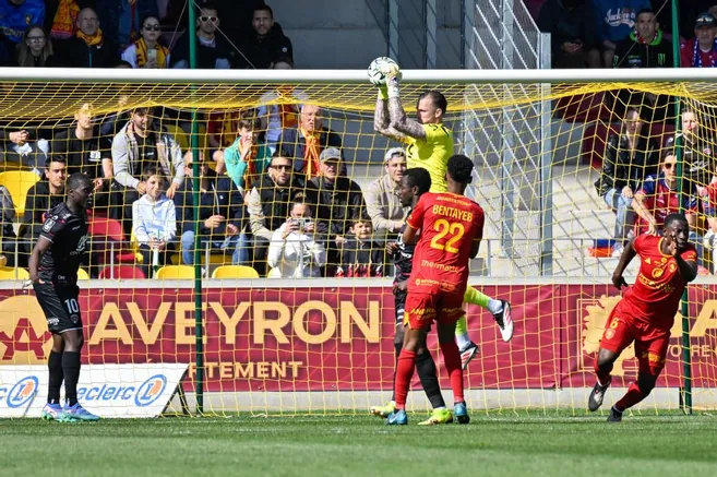 Ligue 2 : Tawfik Bentayeb pour remplacer Bassouamina au Clermont Foot ...