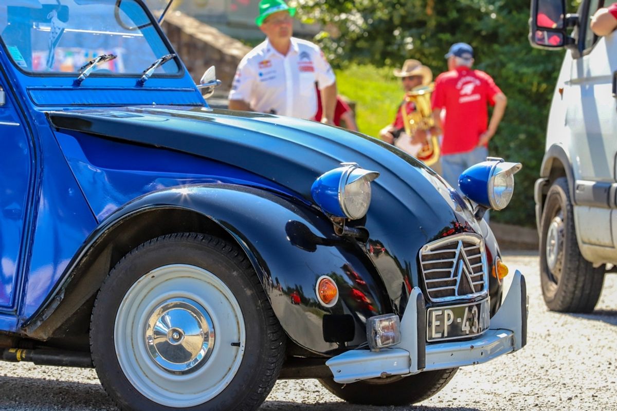 Les anciennes font leur show en Creuse à l'occasion de 2CV en fête - La ...