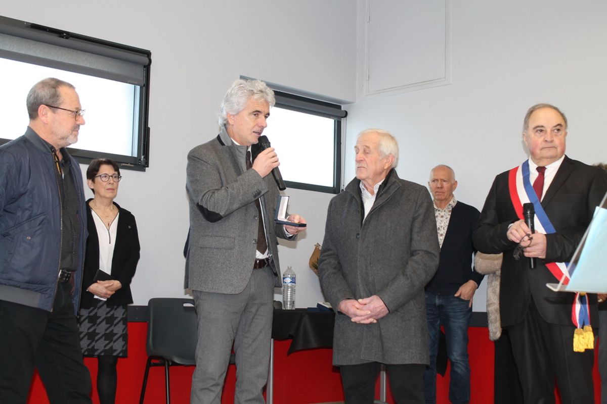 SAINT DENIS SUR COISE. L’ancien maire Antoine Cartéron distingué à ...