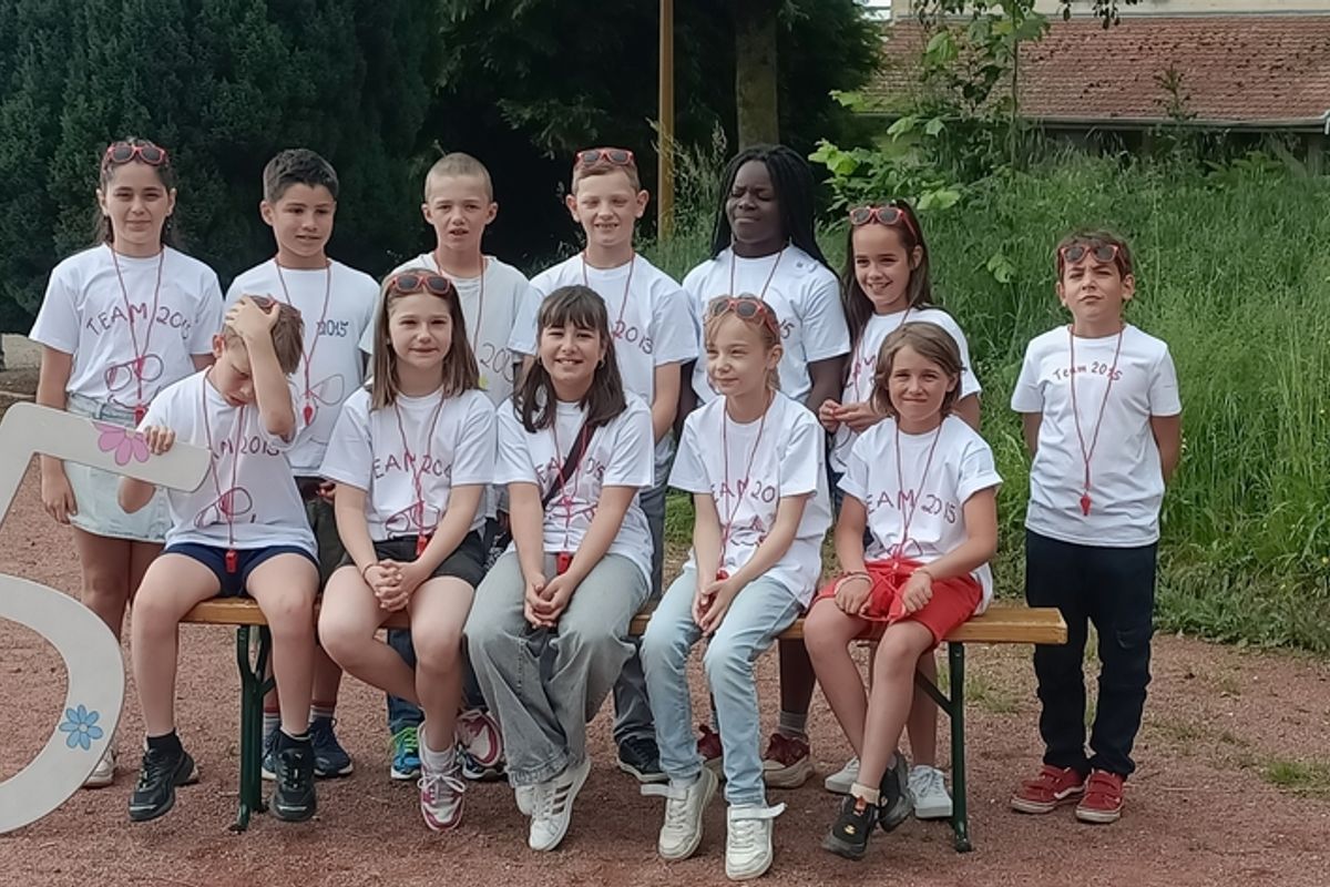 Les conscrits de Duerne ont pu faire la fête sous le soleil - Le Pays Roannais