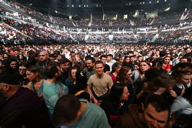 À l'Arena d'Orléans, c'est lui le boss ! Orelsan réunit près de 9.000 ...