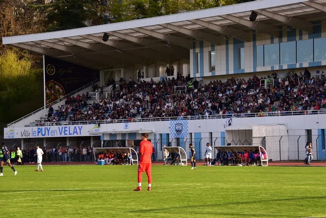 Les pépites du football, dont le PSG, débarquent au stade Massot du Puy ...