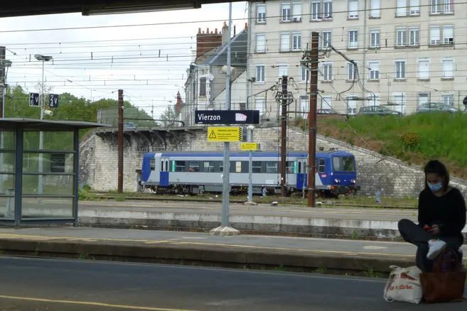 Embarquement pour le premier voyage Vierzon-Tours-Vierzon, dans l ...