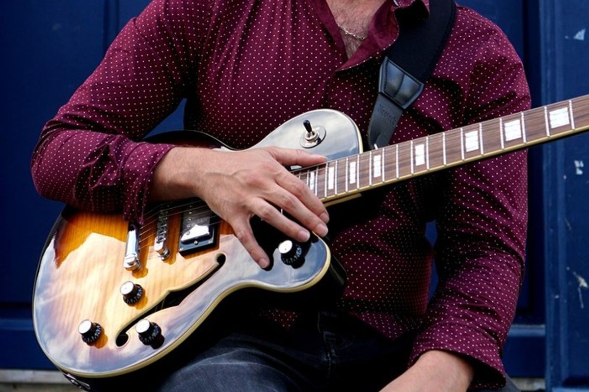 Le guitariste Robin Wood, vendredi, à la médiathèque - La Montagne