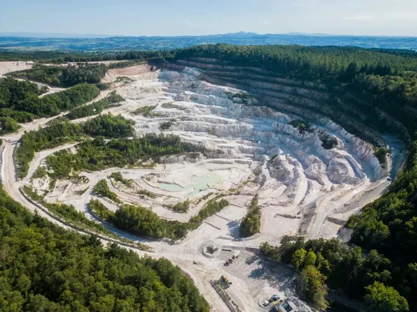 Concession minière à Échassières : projet Imerys Beauvoir reçoit un ...