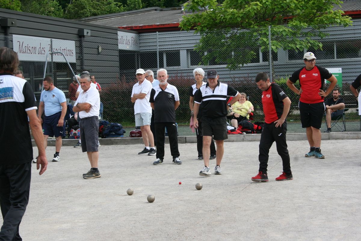 Seize équipes de boule lyonnaise attendues - La Montagne