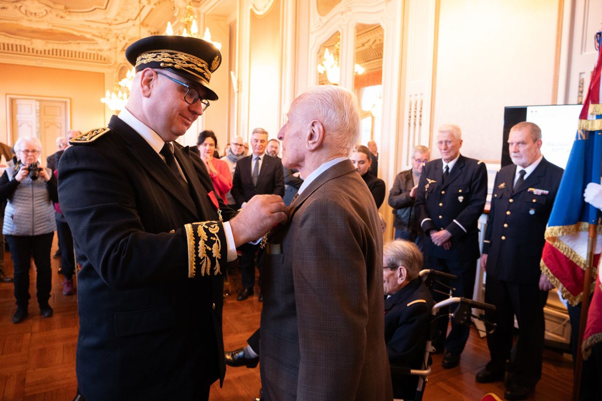 Des anciens combattants reçoivent la Légion d'honneur à Limoges, quatre ...