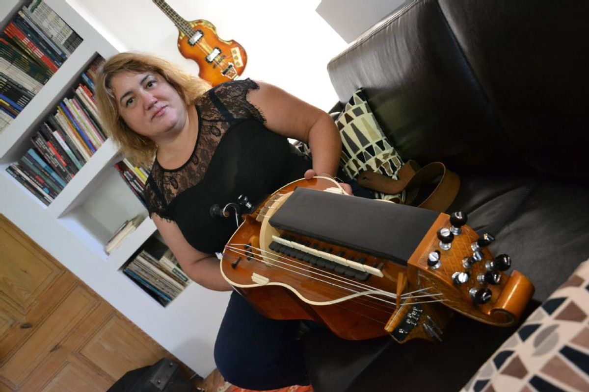 Avec Anne-Lise Foy à Escoutoux (Puy-de-Dôme), la vielle à roue n'a ...