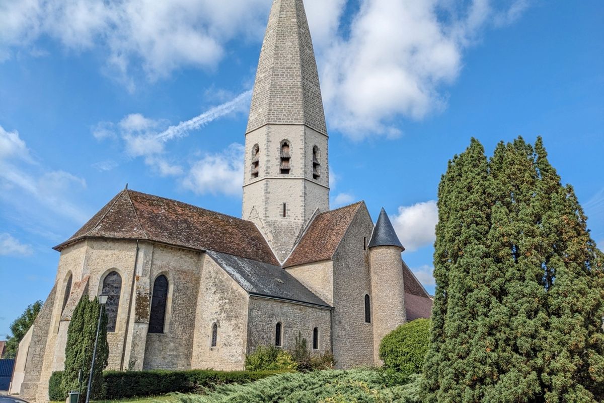 Connaissez-vous l'étonnant clocher de l'église de Fay-aux-Loges ? - La ...