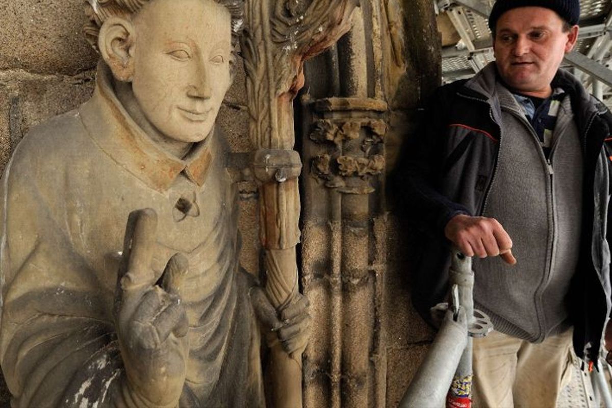 Restaurateur en peintures murales, Vladimir Halalau traque la moindre ...