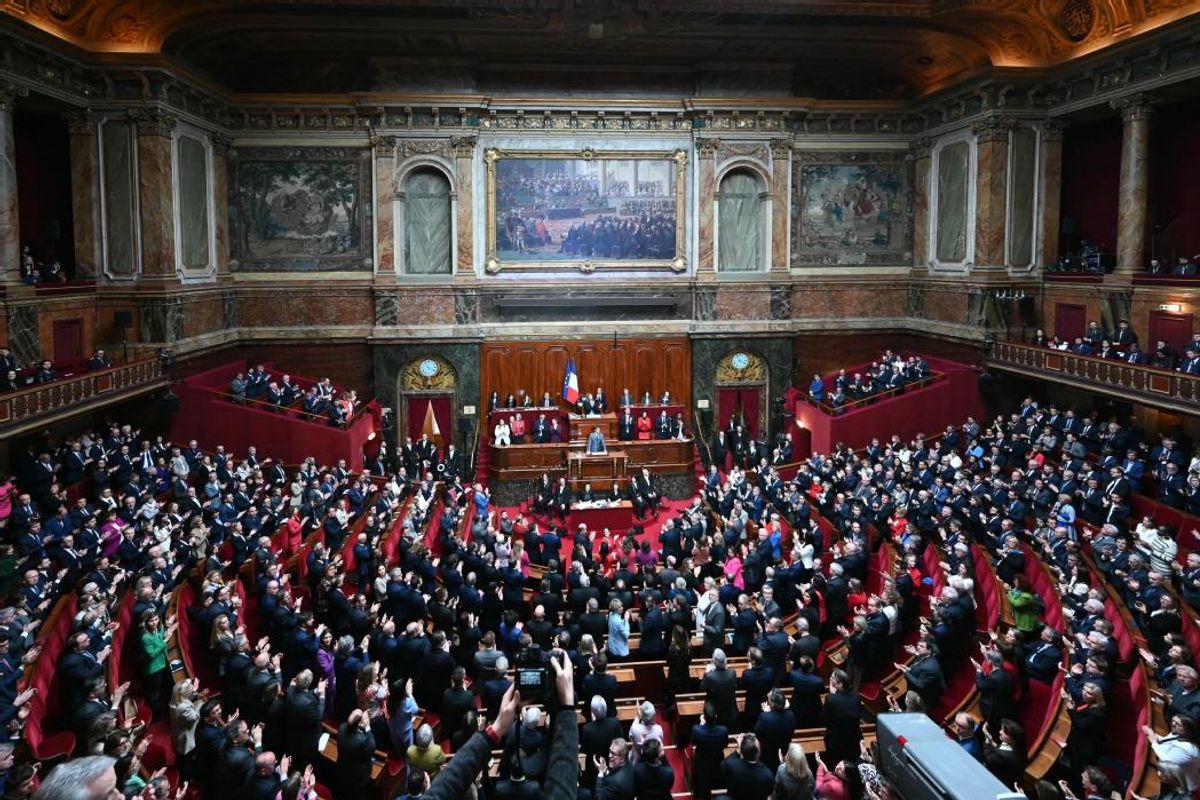 L'inscription de l'IVG dans la Constitution largement adoptée par le Parlement - L’Écho Républicain