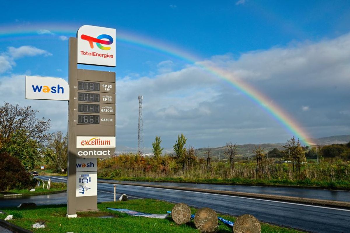 TotalEnergies visé par une plainte pour “complicité de crimes de guerre ...