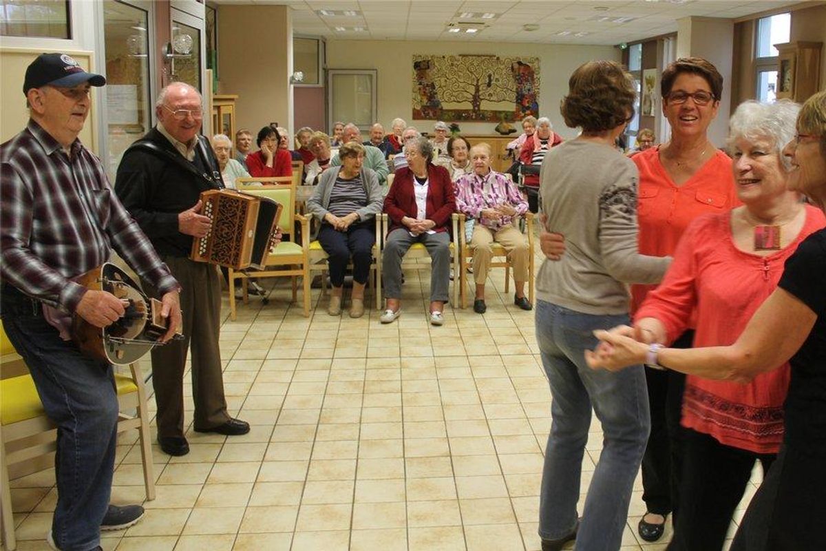 Le foyer-logement rythmé par le trad’ - Le Journal du Centre