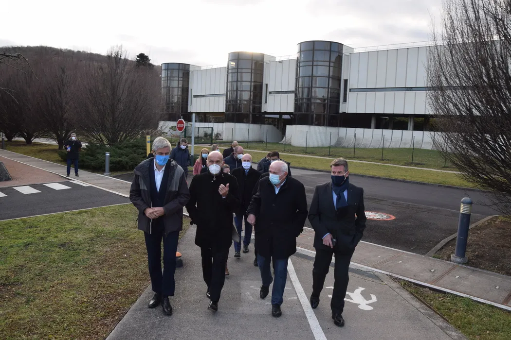 A Riom, le groupe Fareva est désormais à la tête du site de production ...