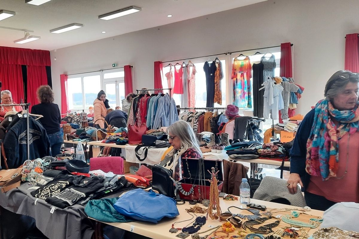 CHAMPROND EN GATINE. Un petit air de culture côté dressing - L’Écho ...