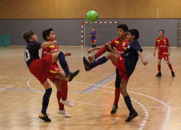 NEUVILLE AUX BOIS. Seize équipes étaient réunies au cours du tournoi ...