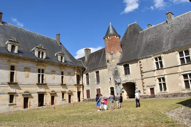 Le château de Boucard, au Noyer, rouvre au public après sept années de ...