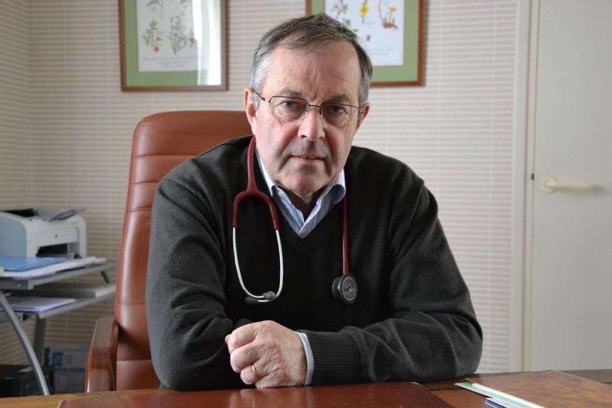 À 66 ans, le Dr Perrot refuse d’abandonner ses patients - Le Pays Roannais